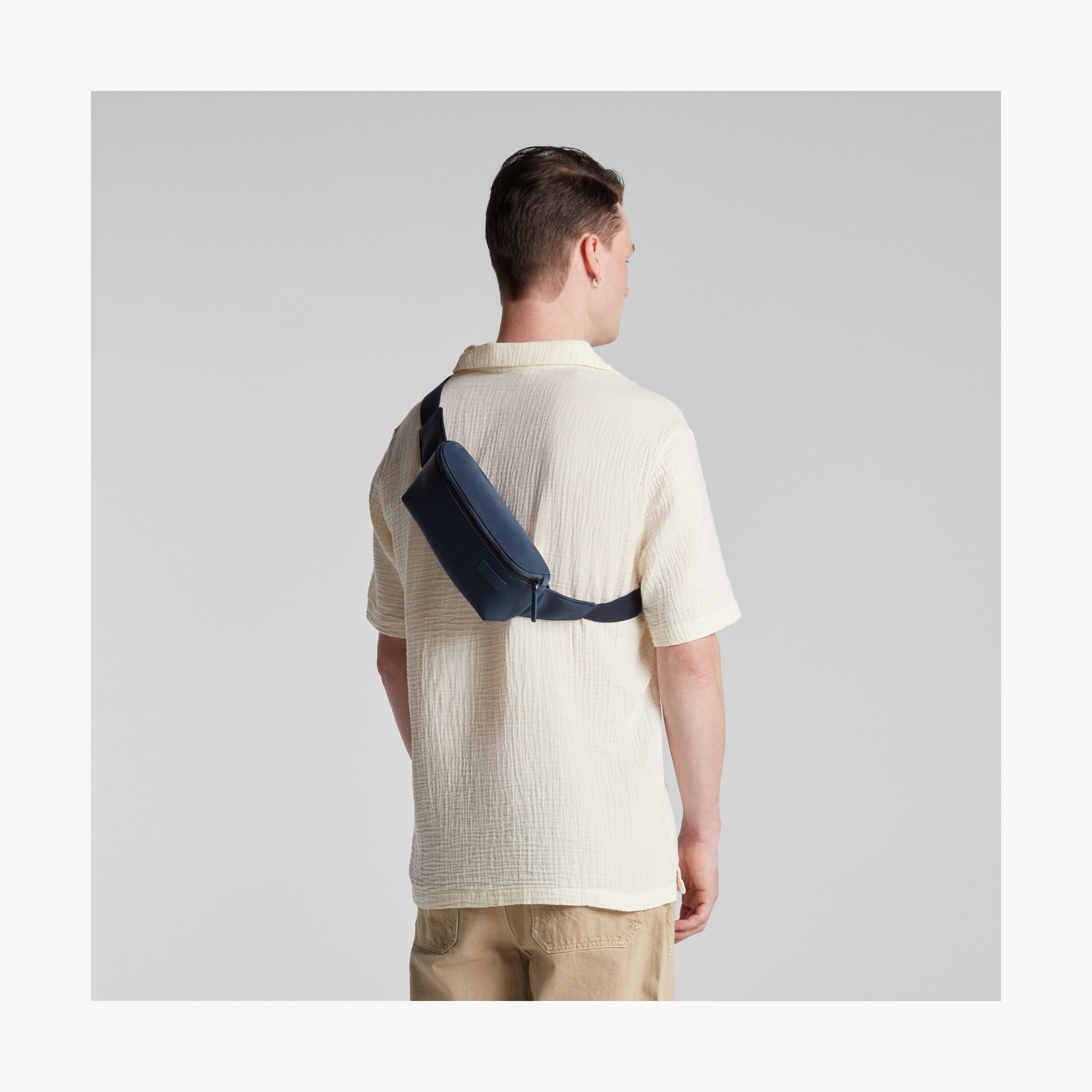 Metro Sling Bag | Monos Travel Canada Luggage & Bags – Monos Canada