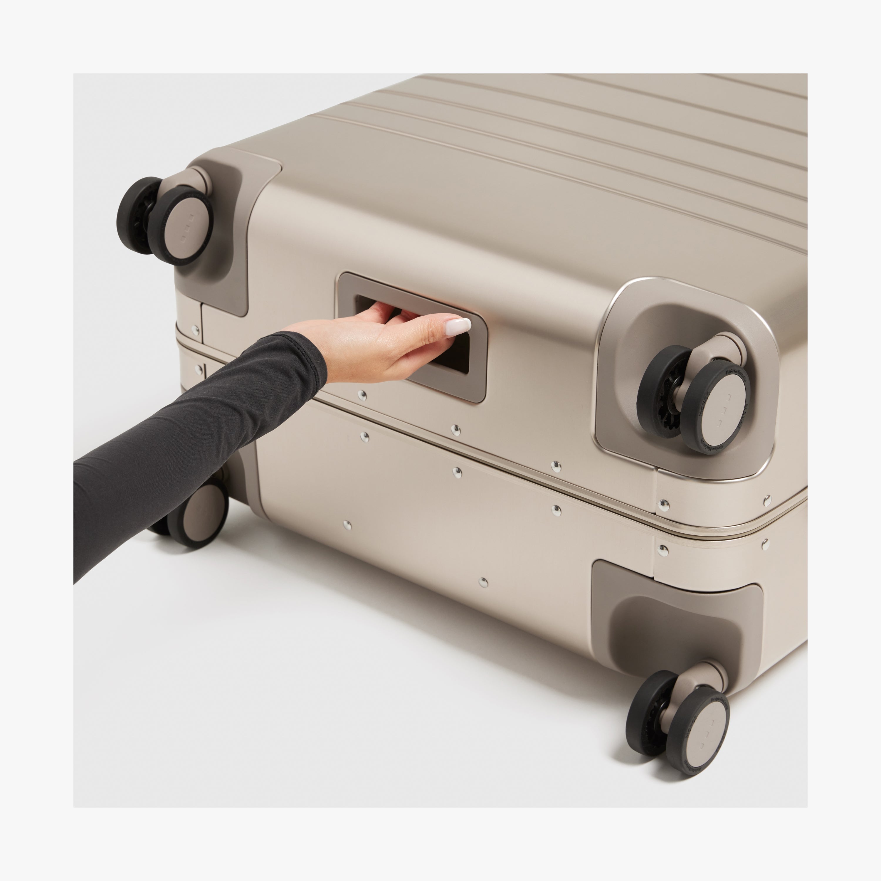 Aluminum Check-In Medium | Monos Luggage and Suitcases – Monos Canada